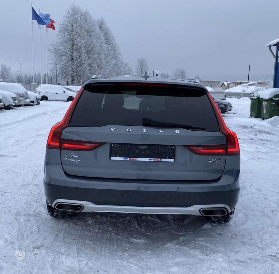 Grey Volvo V90 2017 in Ukmerge, with an engine capacity of 2.00 L and mileage of 177 thousand km for 17900 €, photo 8 on AUTOMOTO.COM.LV