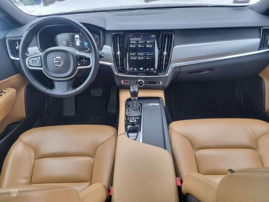 Pelēks Volvo V90 2017 Prienai, ar dzinēja tilpumu 2.00 L un nobraukumu 203 tūkst. km par 13999 €, foto 18 vietnē AUTOMOTO.COM.LV