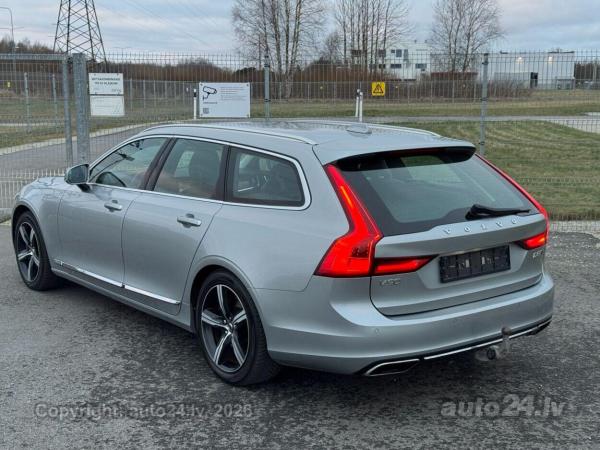 Grey Volvo V90 2017 in Parnu, with an engine capacity of 2.00 L and mileage of 196 thousand km for 17900 €, photo 3 on AUTOMOTO.COM.LV
