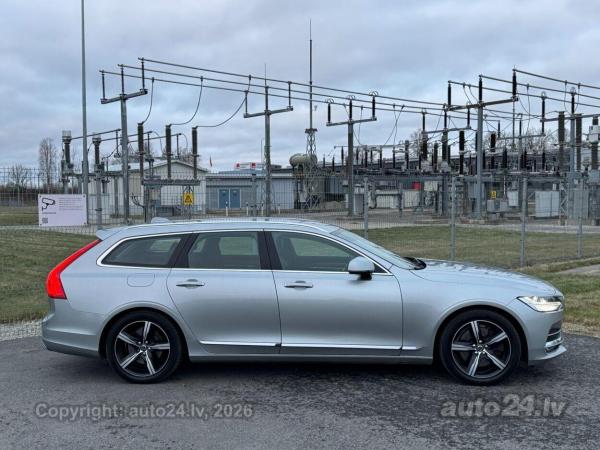 Grey Volvo V90 2017 in Parnu, with an engine capacity of 2.00 L and mileage of 196 thousand km for 17900 €, photo 7 on AUTOMOTO.COM.LV