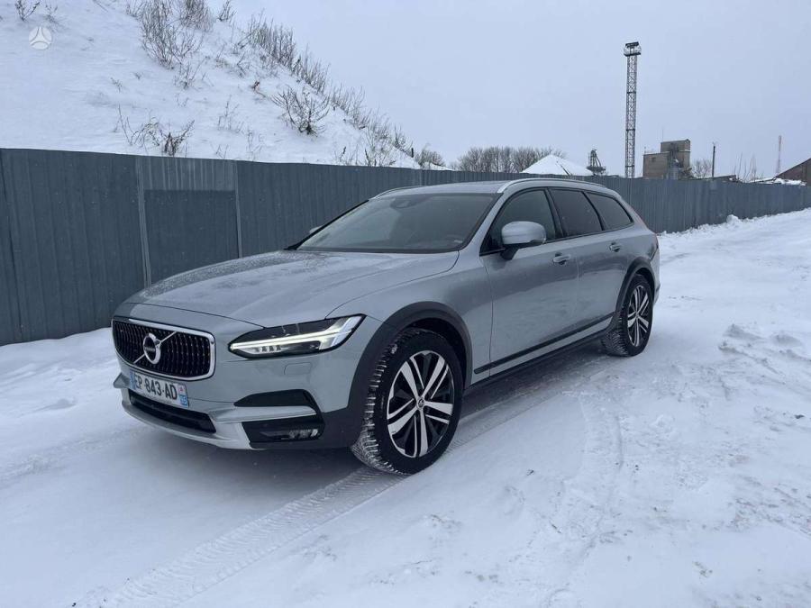 Grey Volvo V90 2017 in Taurage, with an engine capacity of 2.00 L and mileage of 240 thousand km for 18850 €, photo 1 on AUTOMOTO.COM.LV