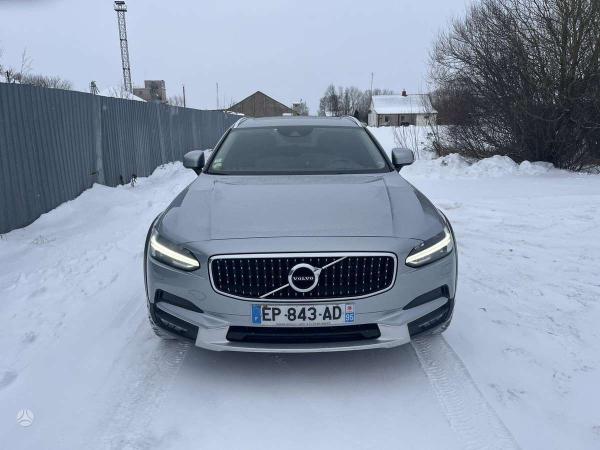 Grey Volvo V90 2017 in Taurage, with an engine capacity of 2.00 L and mileage of 240 thousand km for 18850 €, photo 3 on AUTOMOTO.COM.LV