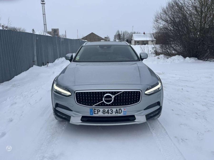 Grey Volvo V90 2017 in Taurage, with an engine capacity of 2.00 L and mileage of 240 thousand km for 18850 €, photo 3 on AUTOMOTO.COM.LV