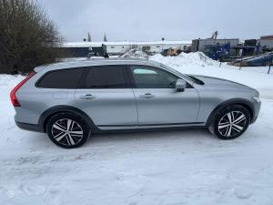 Grey Volvo V90 2017 in Taurage, with an engine capacity of 2.00 L and mileage of 240 thousand km for 18850 €, photo 5 on AUTOMOTO.COM.LV
