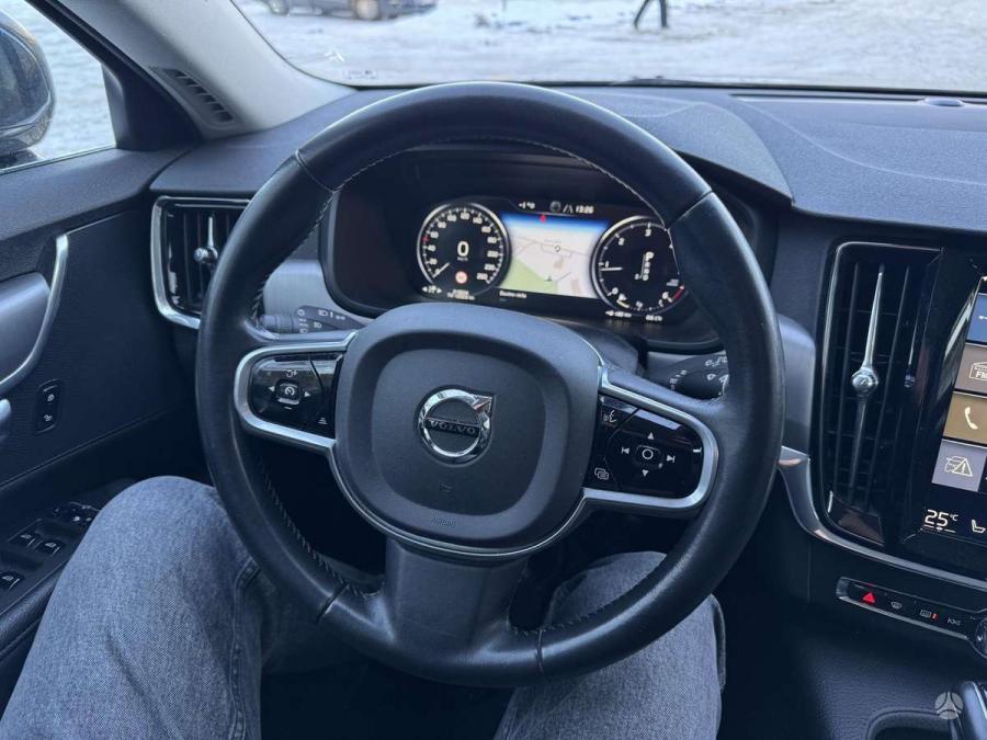 Pelēks Volvo V90 2017 Alīta, ar dzinēja tilpumu 2.00 L un nobraukumu 219 tūkst. km par 12950 €, foto 11 vietnē AUTOMOTO.COM.LV