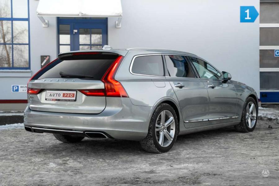 Grey Volvo V90 2017 in Vilnius, with an engine capacity of 1.97 L and mileage of 326 thousand km for 14900 €, photo 9 on AUTOMOTO.COM.LV