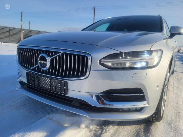 Grey Volvo V90 2017 in Vilnius, with an engine capacity of 2.00 L and mileage of 289 thousand km for 15999 €, photo 5 on AUTOMOTO.COM.LV