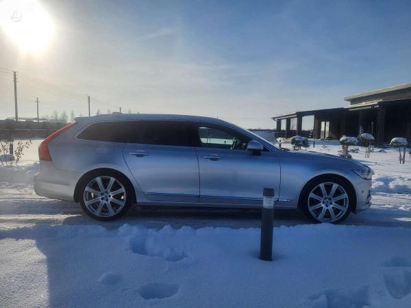 Grey Volvo V90 2017 in Vilnius, with an engine capacity of 2.00 L and mileage of 289 thousand km for 15999 €, photo 8 on AUTOMOTO.COM.LV