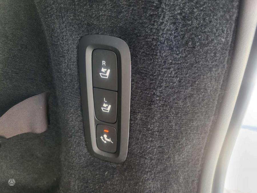 Grey Volvo V90 2017 in Vilnius, with an engine capacity of 2.00 L and mileage of 289 thousand km for 15999 €, photo 23 on AUTOMOTO.COM.LV