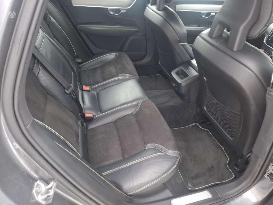 Grey Volvo V90 2017 in Vilnius, with an engine capacity of 2.00 L and mileage of 268 thousand km for 12300 €, photo 12 on AUTOMOTO.COM.LV