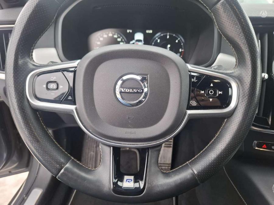 Grey Volvo V90 2017 in Vilnius, with an engine capacity of 2.00 L and mileage of 268 thousand km for 12300 €, photo 16 on AUTOMOTO.COM.LV