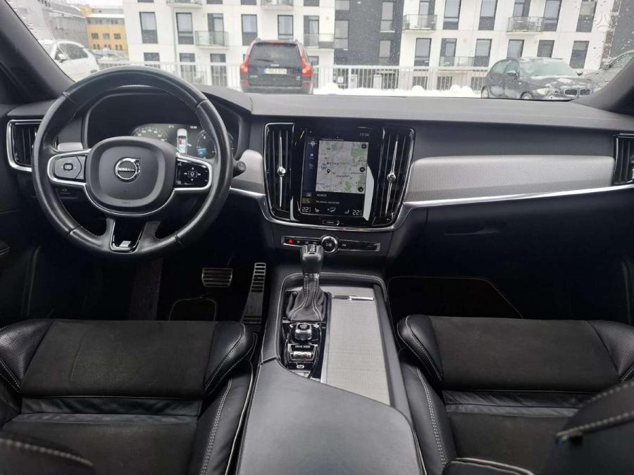Grey Volvo V90 2017 in Vilnius, with an engine capacity of 2.00 L and mileage of 268 thousand km for 12300 €, photo 18 on AUTOMOTO.COM.LV