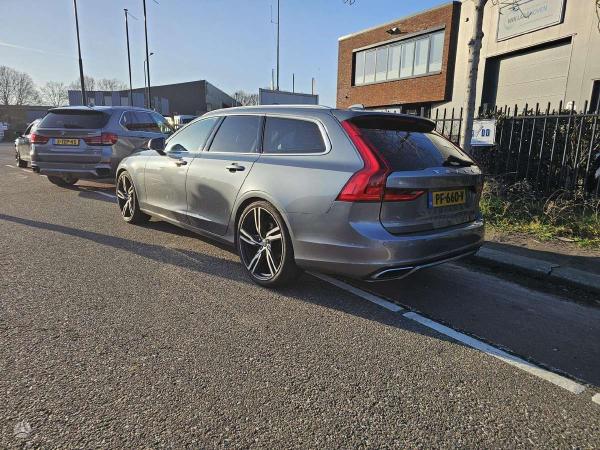 Pelēks Volvo V90 2017 Alīta, ar dzinēja tilpumu 2.00 L un nobraukumu 333 tūkst. km par 13900 €, foto 2 vietnē AUTOMOTO.COM.LV