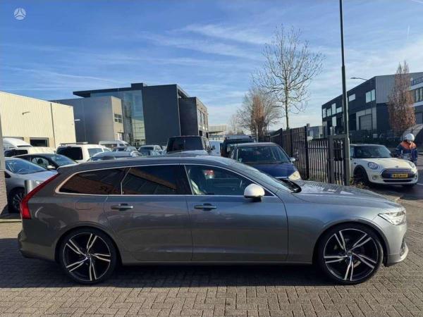 Pelēks Volvo V90 2017 Alīta, ar dzinēja tilpumu 2.00 L un nobraukumu 333 tūkst. km par 13900 €, foto 3 vietnē AUTOMOTO.COM.LV