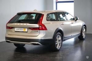 Grey Volvo V90 2017 in Vilnius, with an engine capacity of 1.97 L and mileage of 174 thousand km for 21900 €, photo 2 on AUTOMOTO.COM.LV