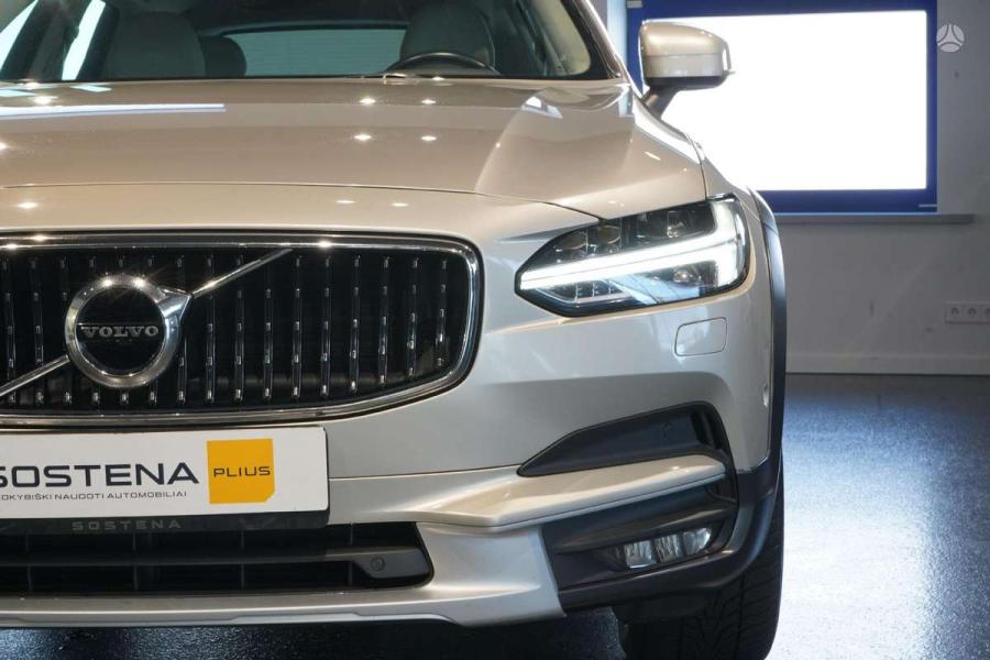 Grey Volvo V90 2017 in Vilnius, with an engine capacity of 1.97 L and mileage of 174 thousand km for 21900 €, photo 4 on AUTOMOTO.COM.LV