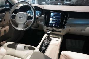 Grey Volvo V90 2017 in Vilnius, with an engine capacity of 1.97 L and mileage of 174 thousand km for 21900 €, photo 15 on AUTOMOTO.COM.LV