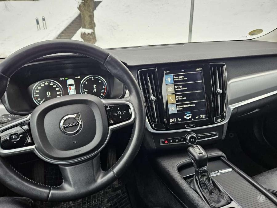 Grey Volvo V90 2017 in Vilnius, with an engine capacity of 2.00 L and mileage of 276 thousand km for 14200 €, photo 25 on AUTOMOTO.COM.LV