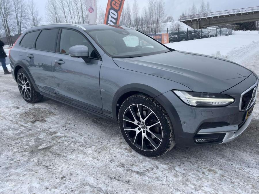 Grey Volvo V90 2017 in Kaunas, with an engine capacity of 2.00 L and mileage of 370 thousand km for 15850 €, photo 2 on AUTOMOTO.COM.LV