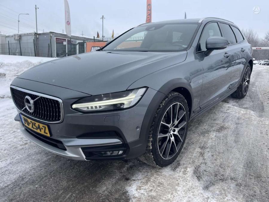 Grey Volvo V90 2017 in Kaunas, with an engine capacity of 2.00 L and mileage of 370 thousand km for 15850 €, photo 4 on AUTOMOTO.COM.LV