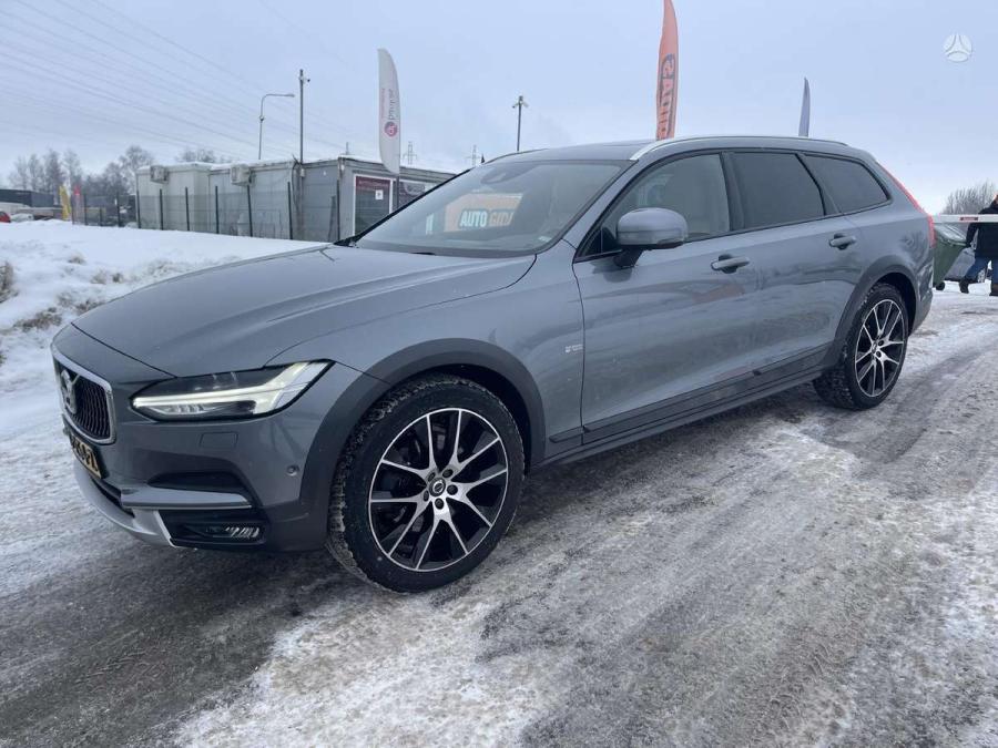 Grey Volvo V90 2017 in Kaunas, with an engine capacity of 2.00 L and mileage of 370 thousand km for 15850 €, photo 5 on AUTOMOTO.COM.LV