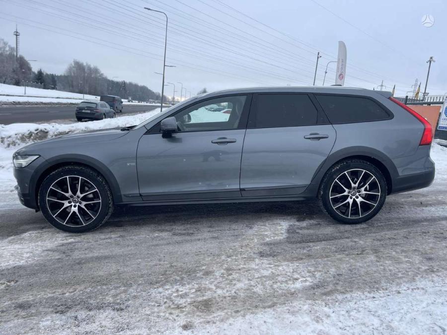 Grey Volvo V90 2017 in Kaunas, with an engine capacity of 2.00 L and mileage of 370 thousand km for 15850 €, photo 7 on AUTOMOTO.COM.LV