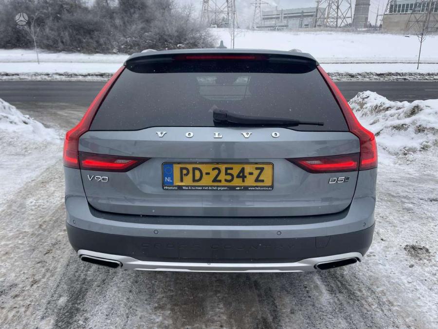 Grey Volvo V90 2017 in Kaunas, with an engine capacity of 2.00 L and mileage of 370 thousand km for 15850 €, photo 11 on AUTOMOTO.COM.LV
