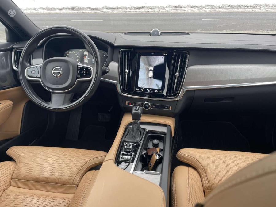 Grey Volvo V90 2017 in Kaunas, with an engine capacity of 2.00 L and mileage of 370 thousand km for 15850 €, photo 27 on AUTOMOTO.COM.LV