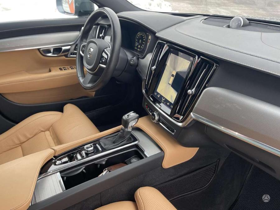 Grey Volvo V90 2017 in Kaunas, with an engine capacity of 2.00 L and mileage of 370 thousand km for 15850 €, photo 30 on AUTOMOTO.COM.LV