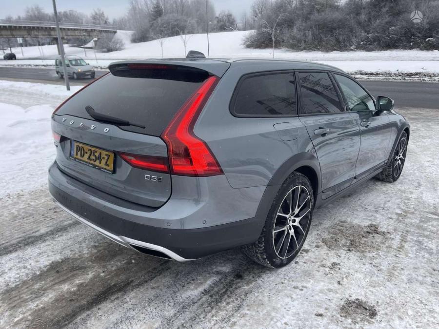 Pelēks Volvo V90 2017 Kauņa, ar dzinēja tilpumu 2.00 L un nobraukumu 370 tūkst. km par 15850 €, foto 10 vietnē AUTOMOTO.COM.LV