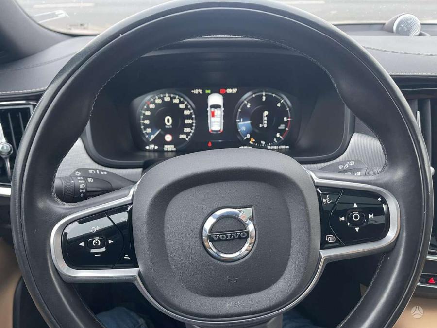 Pelēks Volvo V90 2017 Kauņa, ar dzinēja tilpumu 2.00 L un nobraukumu 370 tūkst. km par 15850 €, foto 19 vietnē AUTOMOTO.COM.LV