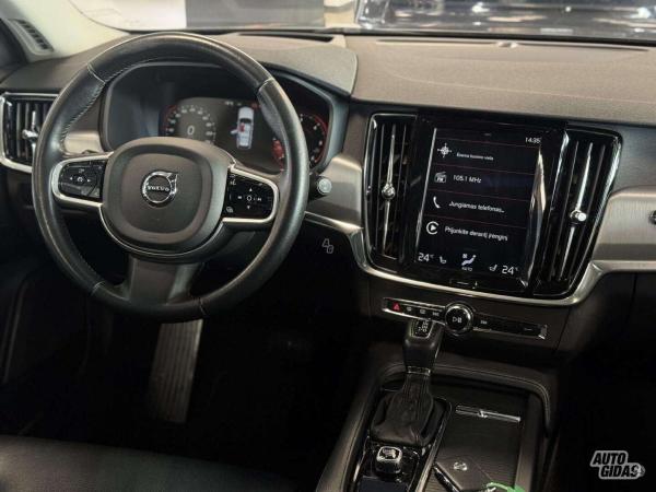 Pelēks Volvo V90 2017 Klaipėda, ar dzinēja tilpumu 2.00 L un nobraukumu 238 tūkst. km par 18650 €, foto 2 vietnē AUTOMOTO.COM.LV