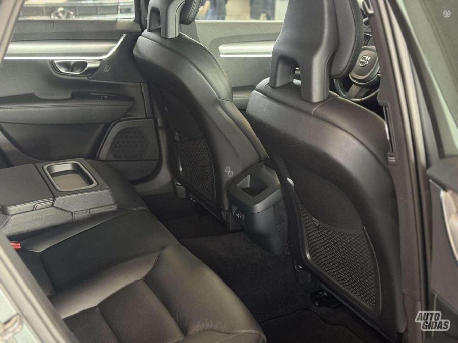 Pelēks Volvo V90 2017 Klaipėda, ar dzinēja tilpumu 2.00 L un nobraukumu 238 tūkst. km par 18650 €, foto 25 vietnē AUTOMOTO.COM.LV