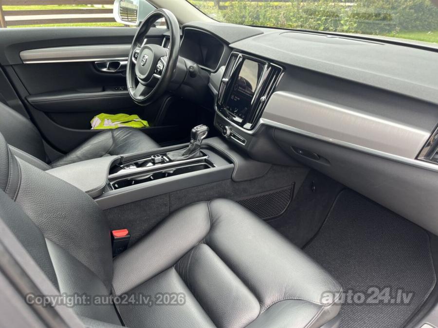 Grey Volvo V90 2017 in Tallinn, with an engine capacity of 2.00 L and mileage of 256 thousand km for 17990 €, photo 15 on AUTOMOTO.COM.LV