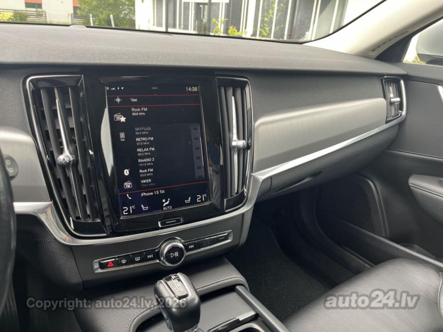 Grey Volvo V90 2017 in Tallinn, with an engine capacity of 2.00 L and mileage of 256 thousand km for 17990 €, photo 17 on AUTOMOTO.COM.LV