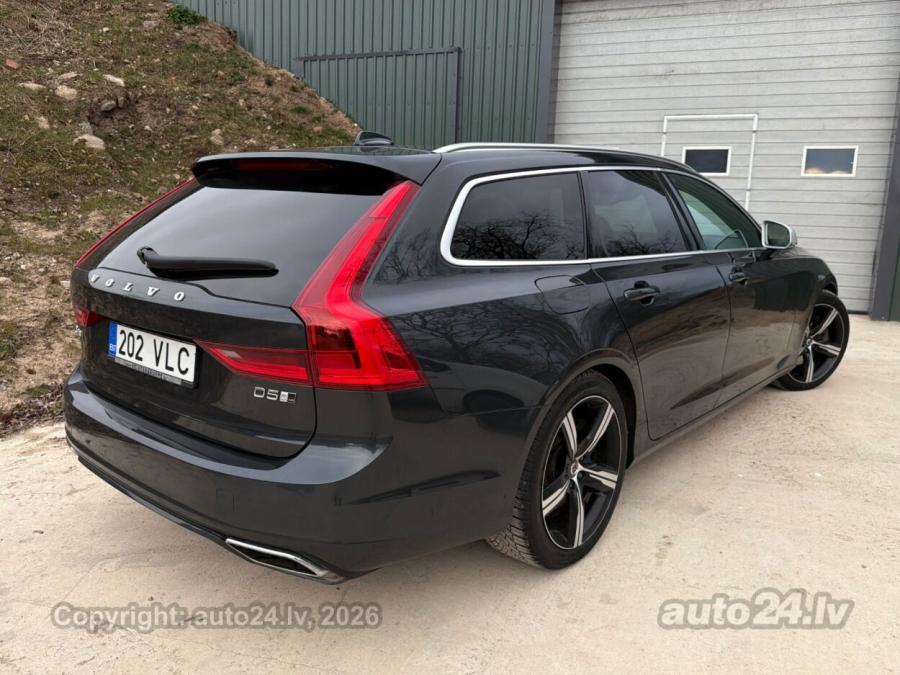Grey Volvo V90 2017 in Viljandi, with an engine capacity of 2.00 L and mileage of 307 thousand km for 17490 €, photo 4 on AUTOMOTO.COM.LV