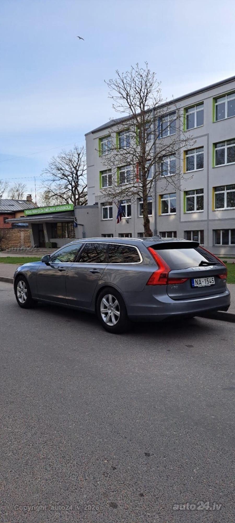 Pelēks Volvo V90 2017 Rīga, ar dzinēja tilpumu 2.00 L un nobraukumu 301 tūkst. km par 13900 €, foto 6 vietnē AUTOMOTO.COM.LV