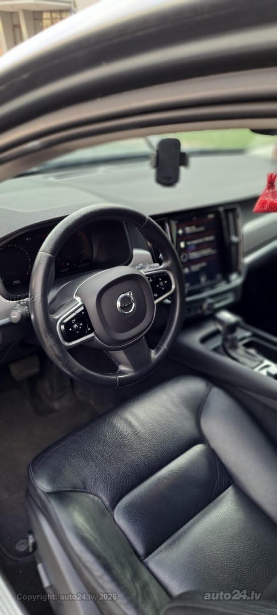 Pelēks Volvo V90 2017 Rīga, ar dzinēja tilpumu 2.00 L un nobraukumu 301 tūkst. km par 13900 €, foto 21 vietnē AUTOMOTO.COM.LV