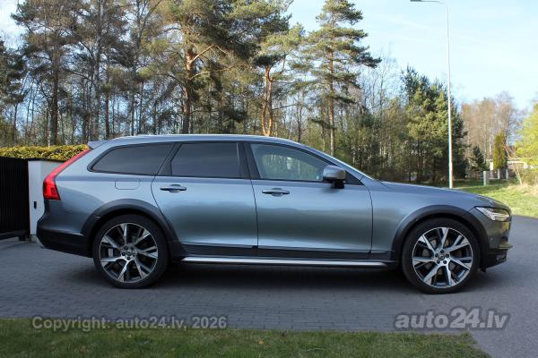 Grey Volvo V90 2017 in Tallinn, with an engine capacity of 2.00 L and mileage of 300 thousand km for 16499 €, photo 6 on AUTOMOTO.COM.LV
