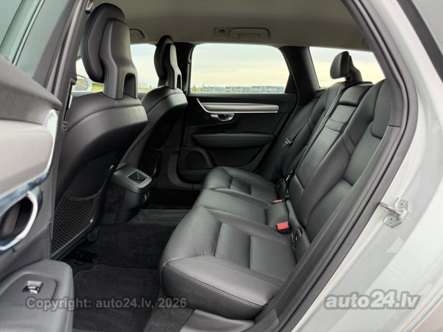Grey Volvo V90 2017 in Tallinn, with an engine capacity of 2.00 L and mileage of 189 thousand km for 15890 €, photo 7 on AUTOMOTO.COM.LV