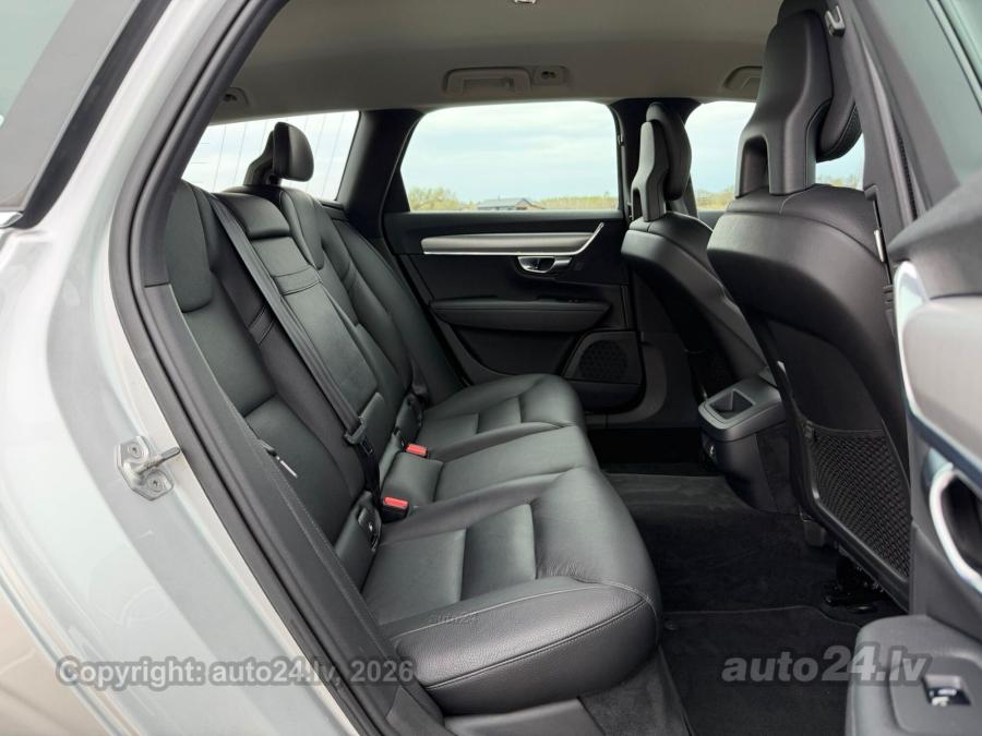 Grey Volvo V90 2017 in Tallinn, with an engine capacity of 2.00 L and mileage of 189 thousand km for 15890 €, photo 15 on AUTOMOTO.COM.LV