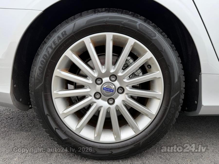 Grey Volvo V90 2017 in Tallinn, with an engine capacity of 2.00 L and mileage of 189 thousand km for 15890 €, photo 22 on AUTOMOTO.COM.LV