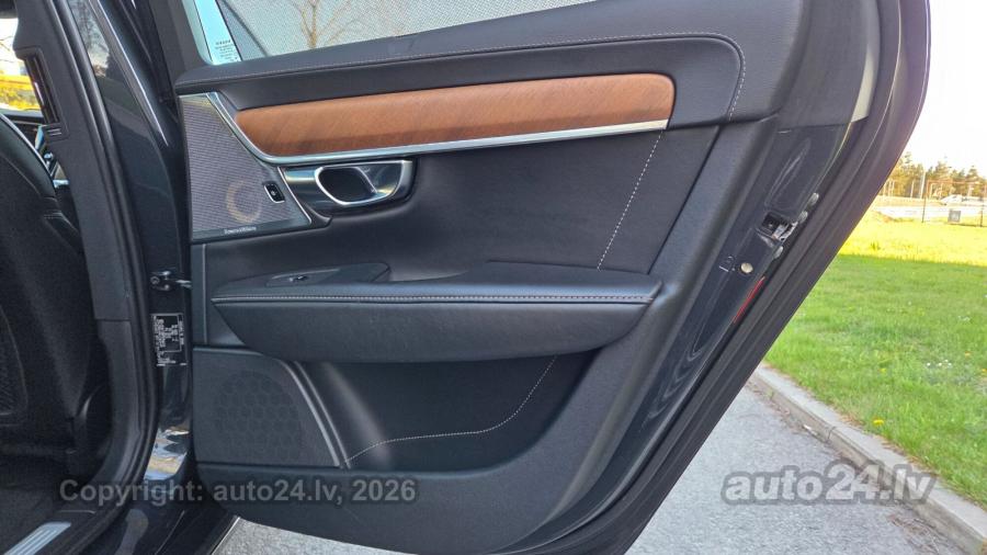 Grey Volvo V90 2017 in Tallinn, with an engine capacity of 2.00 L and mileage of 235 thousand km for 17900 €, photo 18 on AUTOMOTO.COM.LV