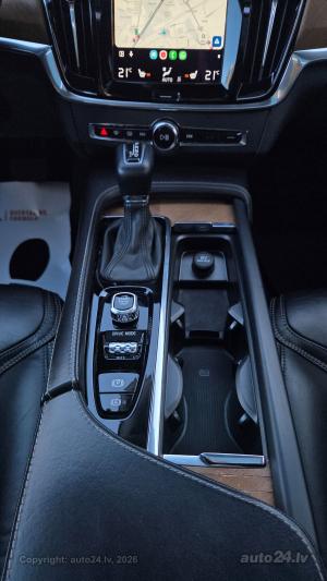 Grey Volvo V90 2017 in Tallinn, with an engine capacity of 2.00 L and mileage of 235 thousand km for 17900 €, photo 20 on AUTOMOTO.COM.LV
