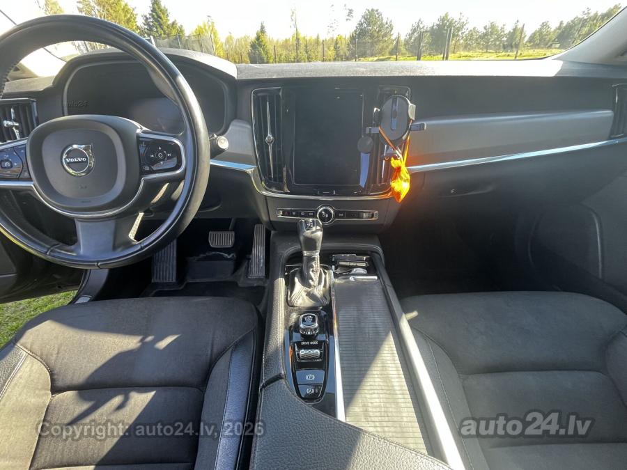 Pelēks Volvo V90 2017 Tallina, ar dzinēja tilpumu 2.00 L un nobraukumu 292 tūkst. km par 16900 €, foto 13 vietnē AUTOMOTO.COM.LV