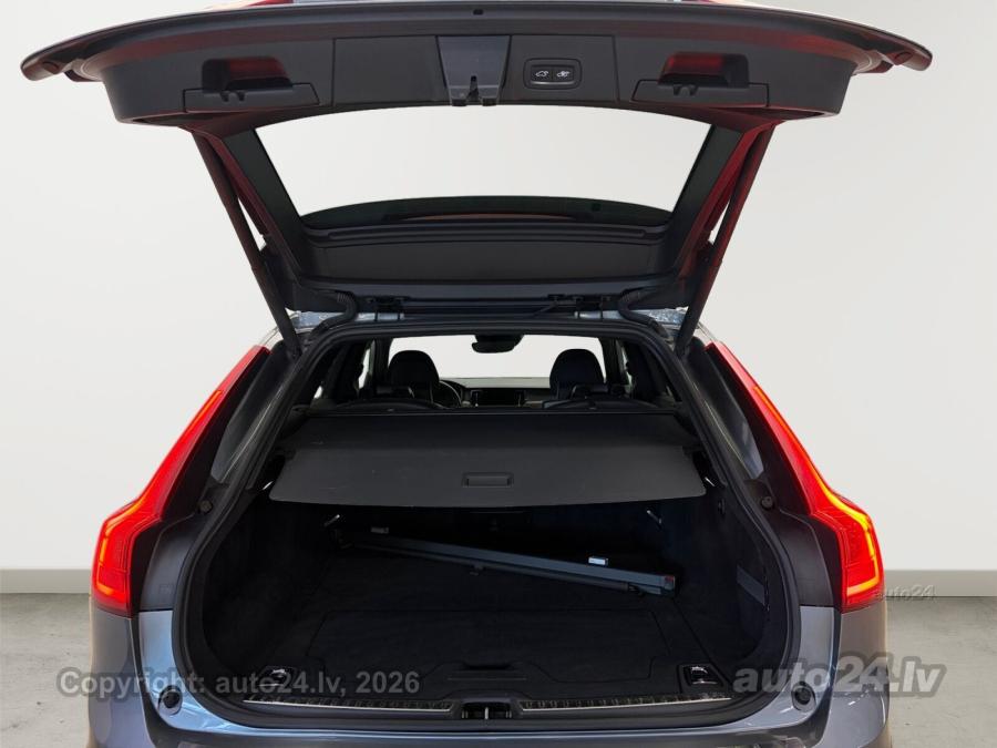 Pelēks Volvo V90 2017 Tallina, ar dzinēja tilpumu 2.00 L un nobraukumu 199 tūkst. km par 23900 €, foto 13 vietnē AUTOMOTO.COM.LV