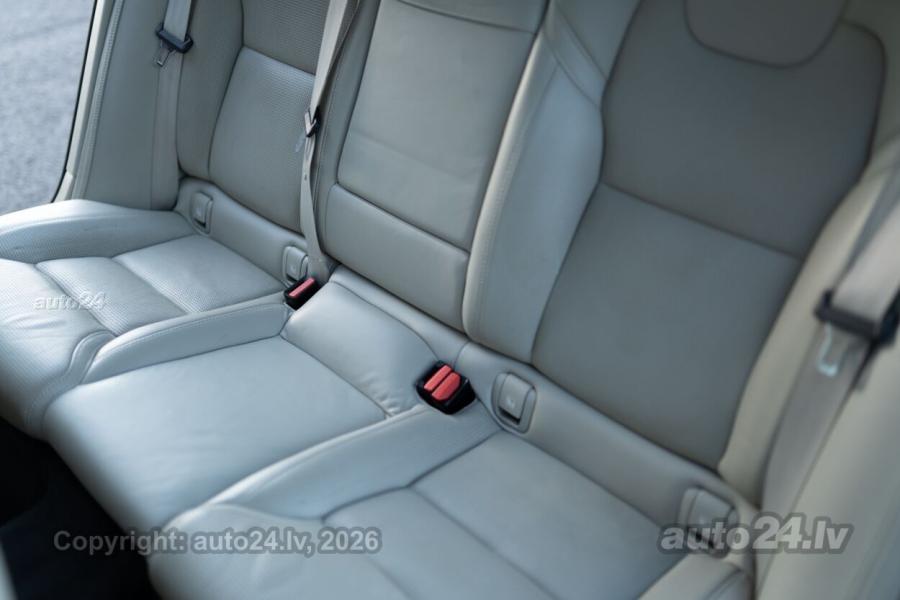 Pelēks Volvo V90 2017 Pērnava, ar dzinēja tilpumu 2.00 L un nobraukumu 274 tūkst. km par 17000 €, foto 13 vietnē AUTOMOTO.COM.LV