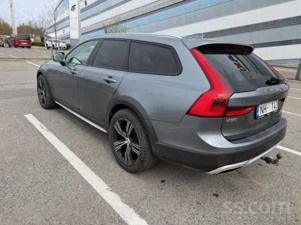 Grey Volvo V90 2017 in Riga, with an engine capacity of 2.00 L and mileage of 211 thousand km for 17900 €, photo 5 on AUTOMOTO.COM.LV