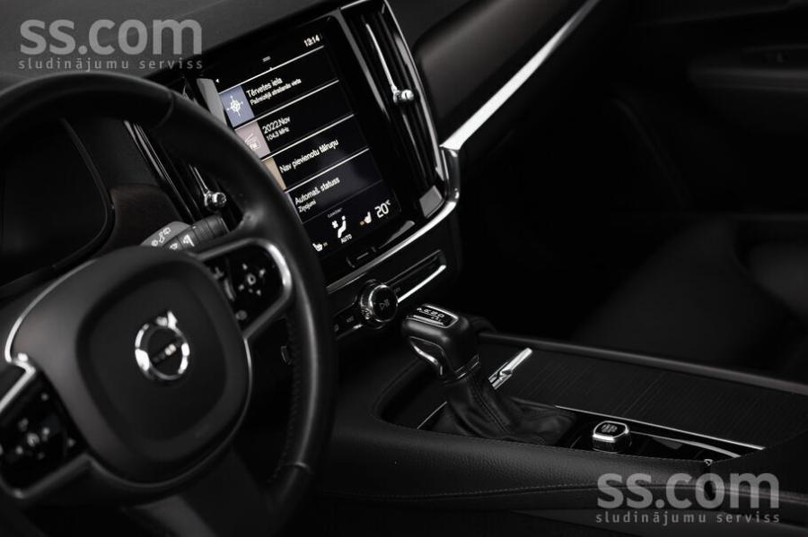 Grey Volvo V90 2017 in Riga, with an engine capacity of 2.00 L and mileage of 211 thousand km for 17900 €, photo 10 on AUTOMOTO.COM.LV