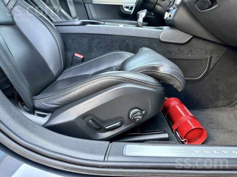 Pelēks Volvo V90 2017 Rīga, ar dzinēja tilpumu 2.00 L un nobraukumu 147 tūkst. km par 19990 €, foto 24 vietnē AUTOMOTO.COM.LV